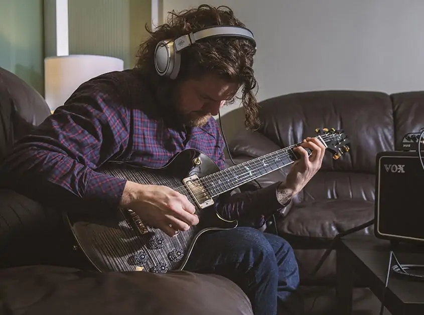 How to Buy Electric Guitar For Beginners